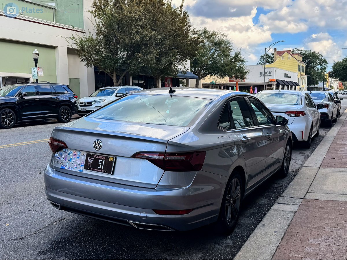 51, Volkswagen Jetta (Florida) License plate of the USA
