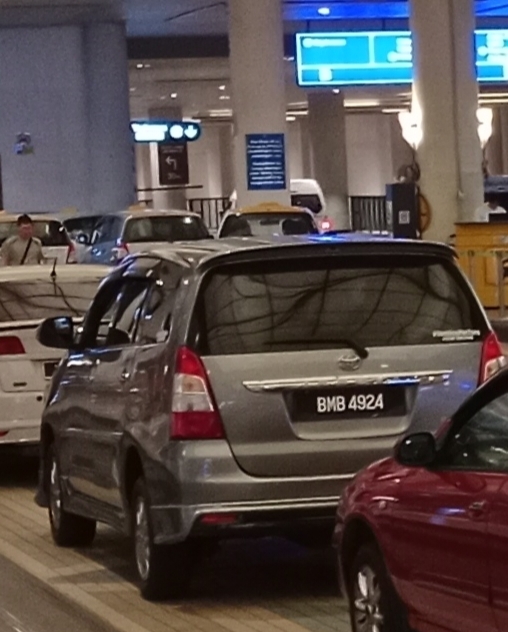 BMB 4924, Toyota Innova (Selangor State) License plate of Malaysia